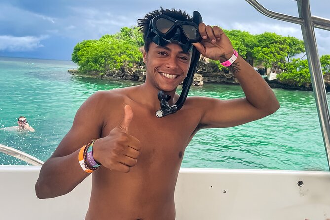 Rosario Islands Trip Visiting Cholon, Playa Blanca and Snorkel - Tour Experience