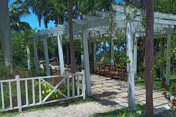 Rose Hall Great House and Craft Market Tour - Authentic Experiences and Unique Touches