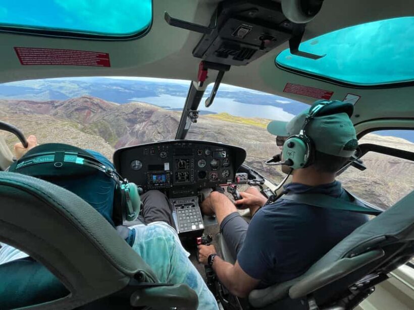 Rotorua: Helicopter Flight and Guided Walk on Mt Tarawera - An Experience That Combines Sky and Land