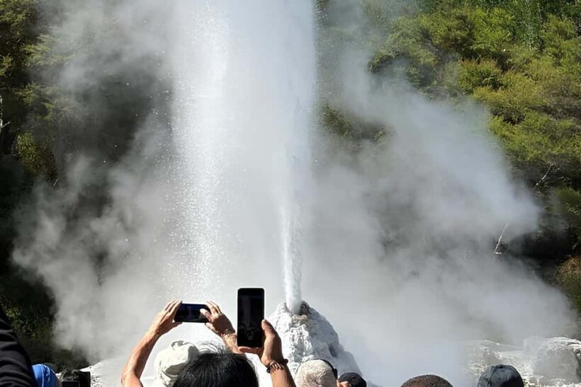Rotorua & Taupo DayTour Waiotapu & Huka Falls from Auckland - An In-Depth Look at the Experience