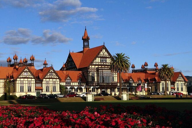 Rotorua via Kiwi/lakes country & a visit to iconic Whakarewarewa - Key Points