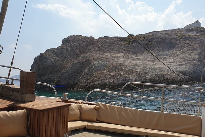 Round of Antiparos & Despotiko With Traditional Boat - Discovering the Enchanting Islands