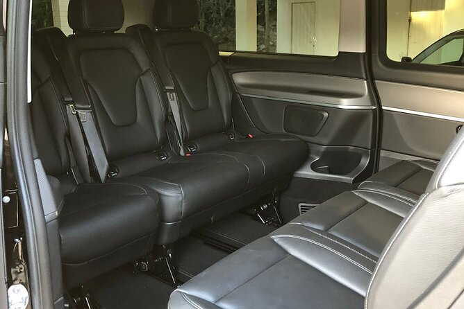 Round Trip From Barcelona Airport to City and City to Airport - Accessibility Considerations