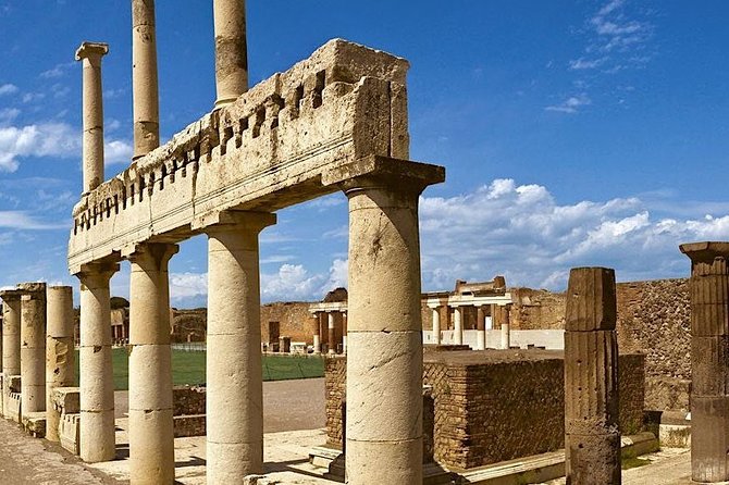 Round-Trip Shuttle Transfer from Naples to Pompeii - Who Should Consider This Service?
