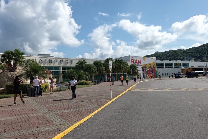 Roundtrip Airport Transfer from Montego Bay to Ocho Rios and Runaway Bay Hotels - Authenticity and Local Flavor