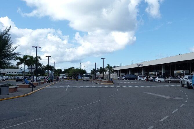 Roundtrip Airport Transfer from Montego Bay to Ocho Rios and Runaway Bay Hotels - The Sum Up