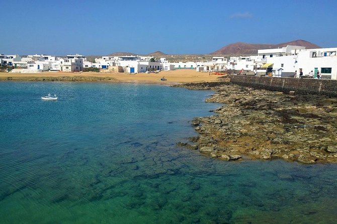 Roundtrip Ferry Transfer to La Graciosa with Free Wifi - Who Is This Tour Best For?