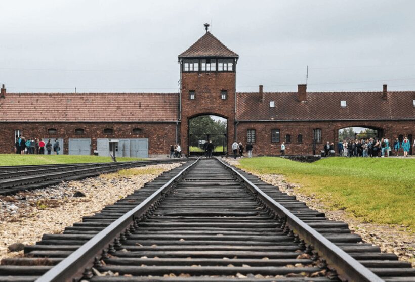 RoundTrip from Krakow to Auschwitz + Entrance Tickets - What to Expect From This Auschwitz-Birkenau Tour