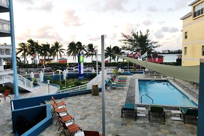 Roundtrip (LPIA) to Magaritaville, Marriott, Holiday Inn, Hilton - Why Choose This Transfer?