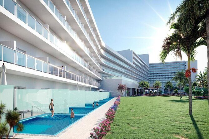 Roundtrip Transfer From Sangster Airport to Riu Palace Aquarelle - A Closer Look at the Transfer Experience