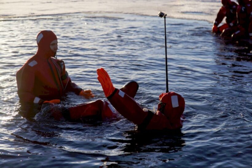 Rovaniemi: Arctic Ice Floating and Northern Lights Tour - Key Points