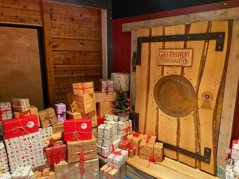 Rovaniemi: Guided Tour of Santa Claus Village with Pickup - A Warm Welcome to Santa Claus Village