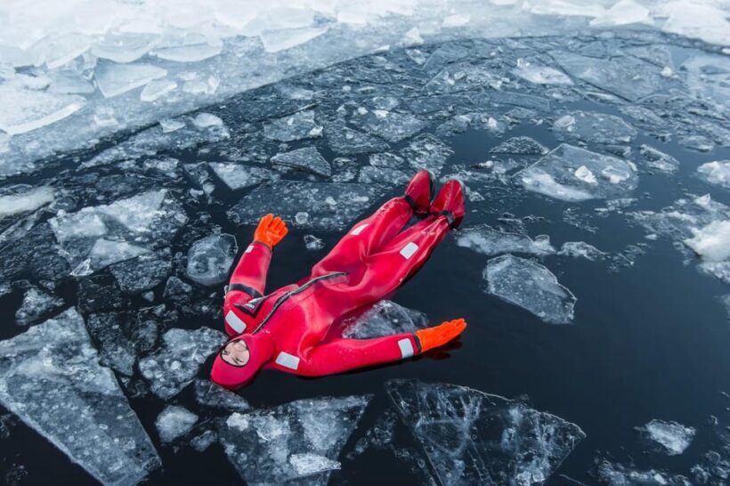 Rovaniemi: Ice Floating Experience with Northern lights - A Deep Dive into the Ice Floating Tour