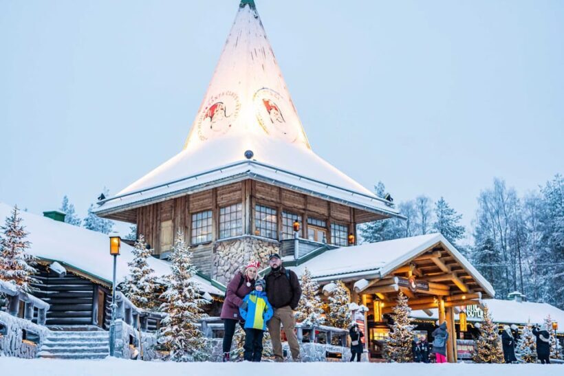 Rovaniemi: Private Pro Photoshoot in Santa Claus Village - Key Points