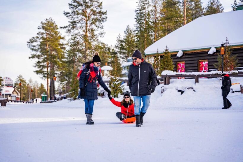 Rovaniemi: Private Pro Photoshoot in Santa Claus Village - Who Should Consider This Tour?