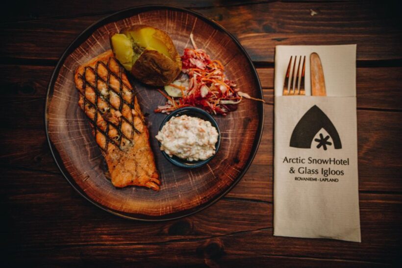 Rovaniemi: Snow Hotel Tour with Food by the Fire - Key Points