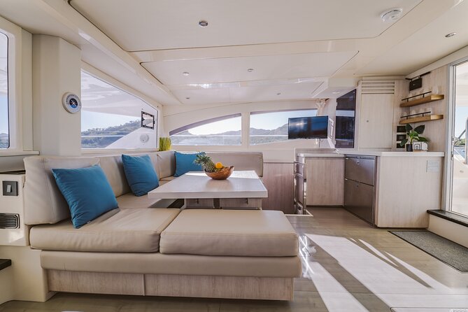 Royal Charters: The Premier Yacht Charter in Costa Rica - Key Points