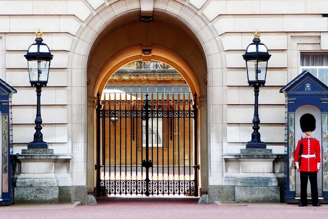 Royal London Guided Tour With Changing of the Guard - Included Features and Benefits