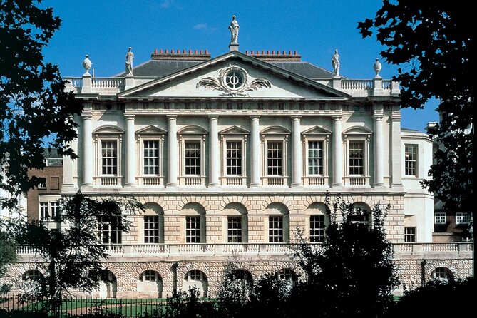 Royal London Walking Tour With High Tea at Kensington Palace - Traditional High Tea Experience