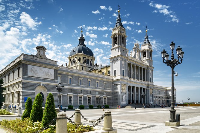 Royal Palace of Madrid Private Tour with Tickets - Accessibility and Practicalities