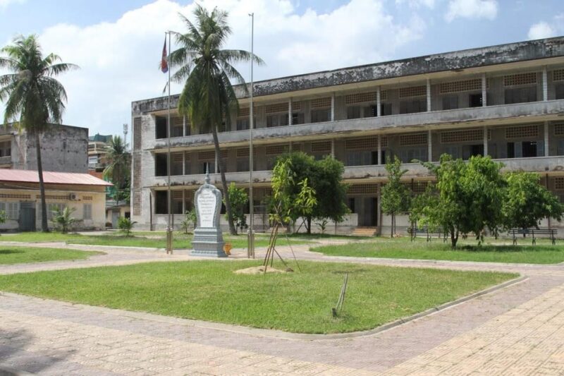 Royal Palace, S-21 Genocide, National Museum & Killing Field - FAQ