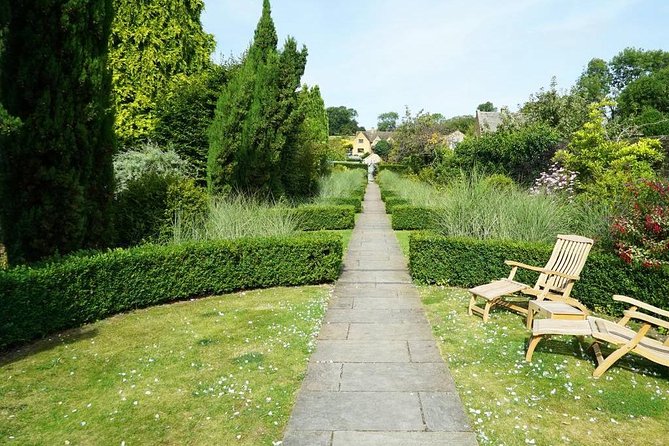 Royal Windsor Cotswold & Shakespeare Country in Executive Vehicle Private Tour - FAQ