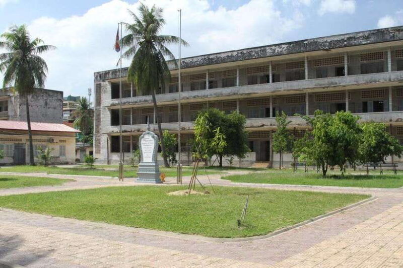 Royalpalace, Toul Sleng (S21), Museum & Killing Field - Lunch Break & Transition to the Killing Fields