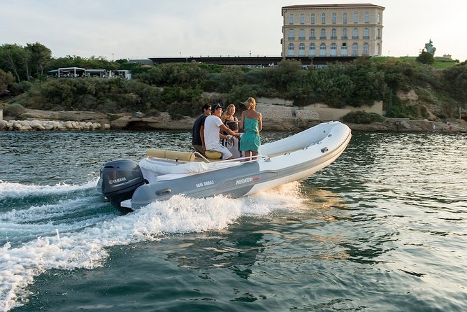 Rubber dinghy to rent Predator 599 40CV (Without License) - Authenticity and Customer Reviews