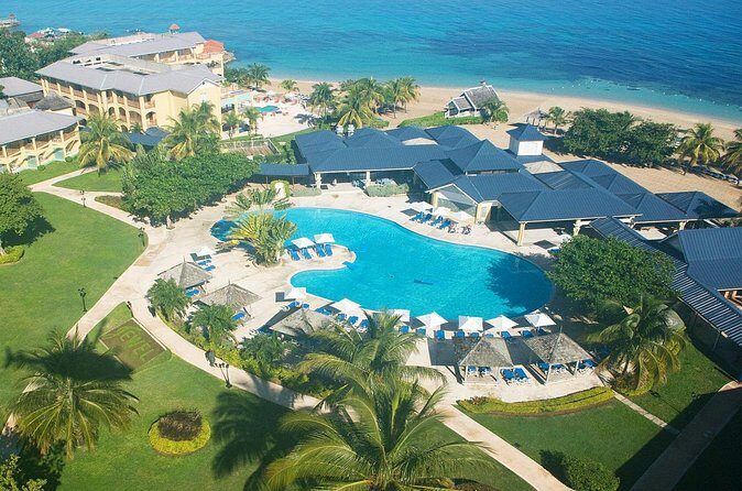 Runaway Bay Hotels Airport Transfer - The Experience from the Driver’s Seat