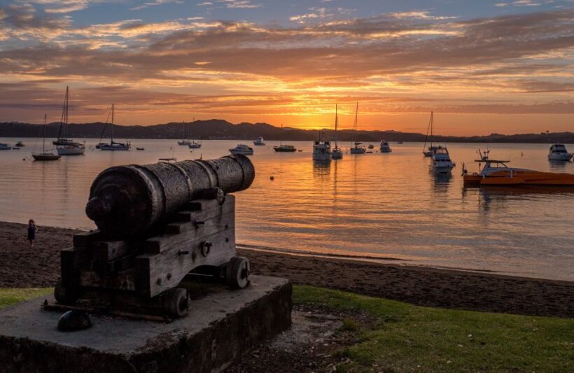 Russell: 1-Hour Sightseeing Tour by Coach & Long Beach - A Close Look at the Itinerary and Highlights