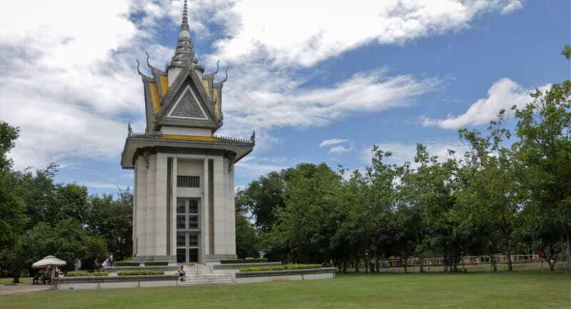 S21 & Killing Fields Tour with Khmer Lunch & Drink - Detailed Breakdown of the Itinerary