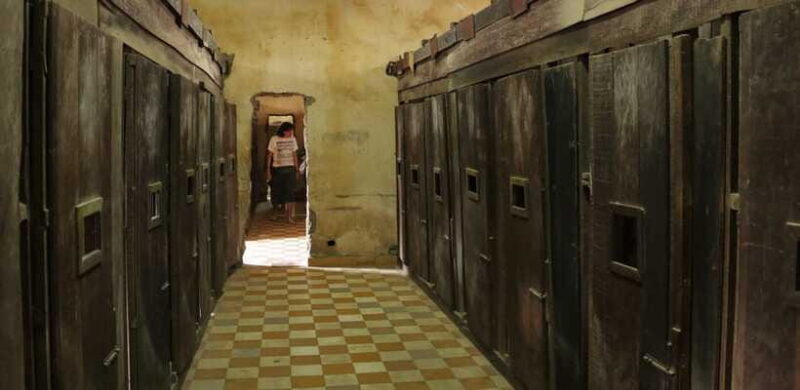 S21 & Killing Fields Tour with Khmer Lunch & Drink - Whats Included and Whats Not