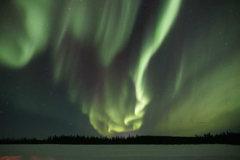 Saariselkä: Aurora Photo Tour by Car with Transfer & Drinks - Transportation and Group Size