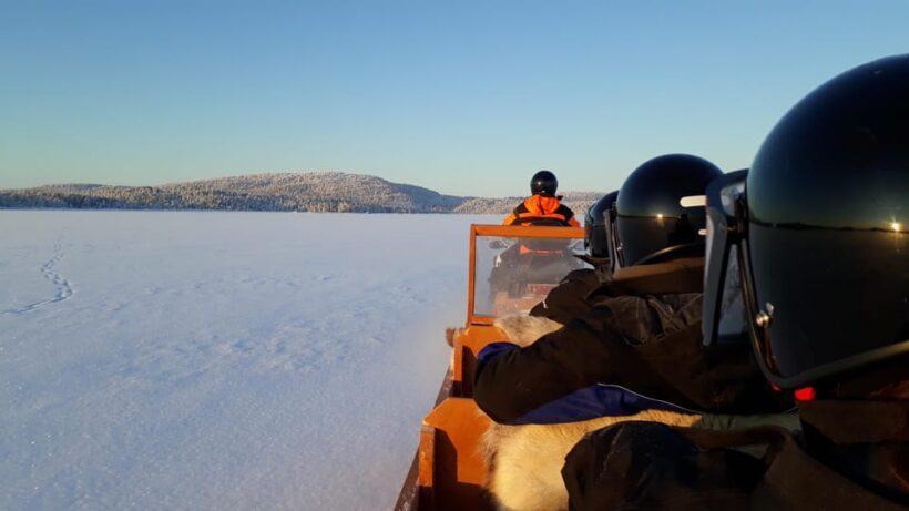 Saariselkä: Ice Fishing Tour to Lake Inari, reindeers& lunch - The Journey Begins: Transport and Preparation