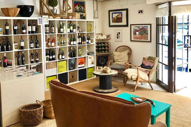 Sabre the Moment: Cava Sabrage Class in Barcelona - The Perfect Setting: Timing and Accessibility