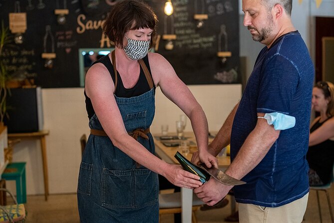 Sabre the Moment: Cava Sabrage Class in Barcelona - Group Dynamics: Learning With Others