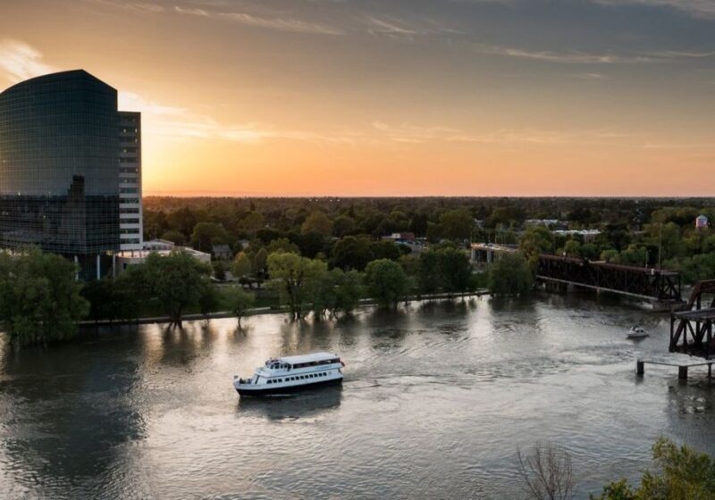 Sacramento: New Year's Eve Rock the Yacht Cruise - Key Points