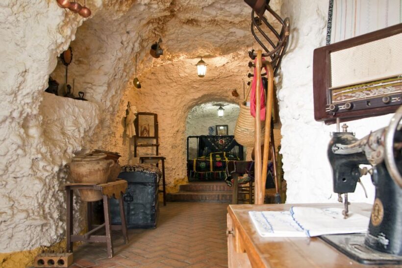 Sacromonte Caves Museum Admission Ticket - An In-Depth Look at the Sacromonte Caves Museum