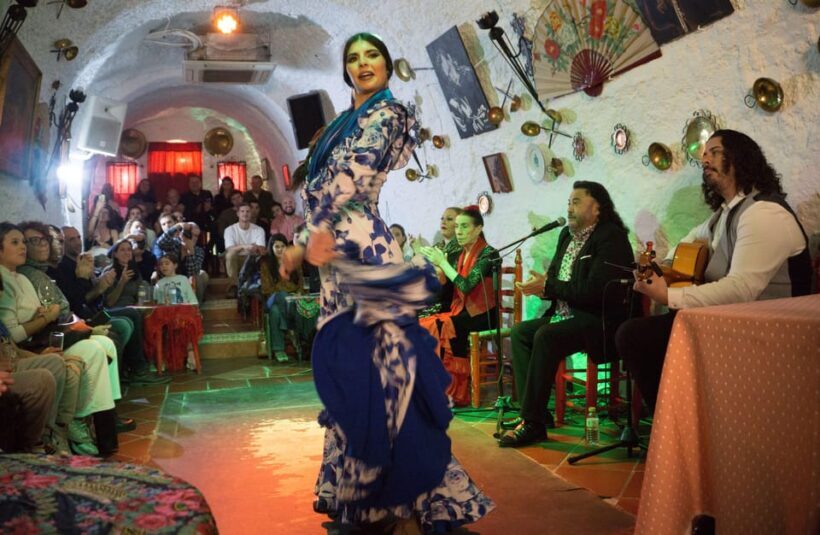 Sacromonte: Flamenco Show at Cuevas Los Tarantos Tickets - Practical Tips for Visiting