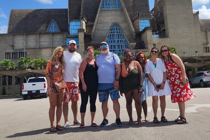 Safari tour with Jhoraji : mountain rivers and local market - The Local Market: A Bustling Affair