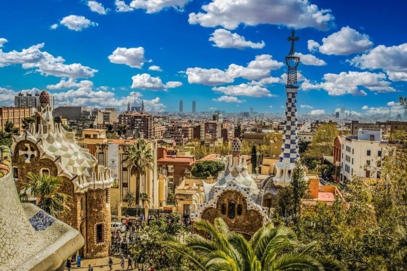 Sagrada Familia: A Journey into Gaudís Masterpiece - An Inside Look at the Tour Experience