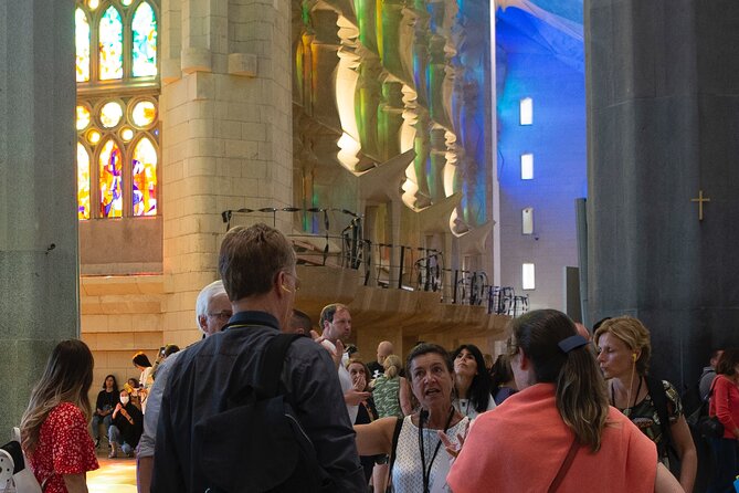 Sagrada Familia and Guell Park Private Tour With Drink and Tapa - Key Points