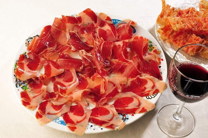 Sagrada Familia and Guell Park Private Tour With Drink and Tapa - Accessibility and Requirements