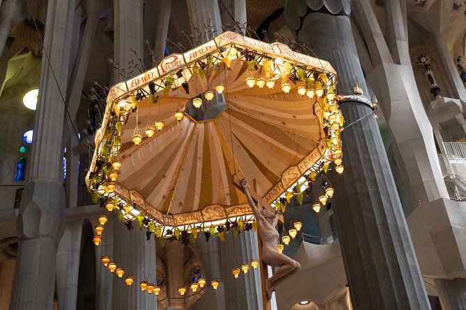 Sagrada Familia and Guell Park Private Tour With Drink and Tapa - Discovering Güell Park