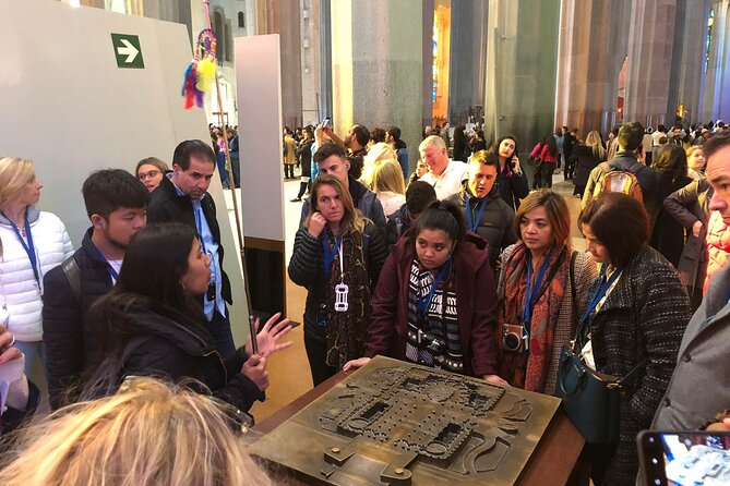 Sagrada Familia English Guided Tour & Optional Tower Access - Meeting Point and Logistics