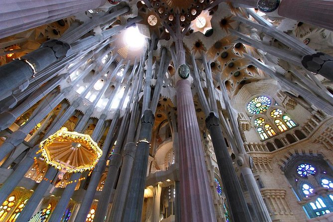 Sagrada Familia Evening Private Tour With Expert Guide - Guide Experience