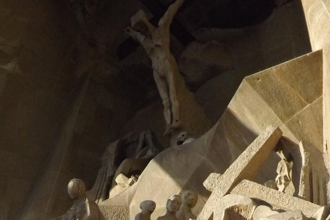 Sagrada Familia Exterior Free Tour: Stories, Secrets & Symbolism - Key Points