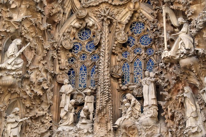 Sagrada Familia: Fast Track Guided Tour with optional Tower - FAQs