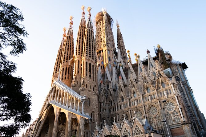 Sagrada Familia Guided Tour & Skip the Line Ticket in Barcelona - Key Points