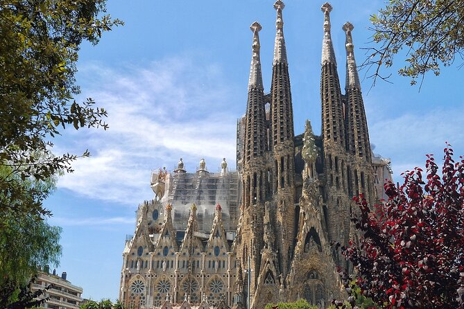 Sagrada Familia Guided Tour & Skip the Line Ticket in Barcelona - Booking Information and Pricing